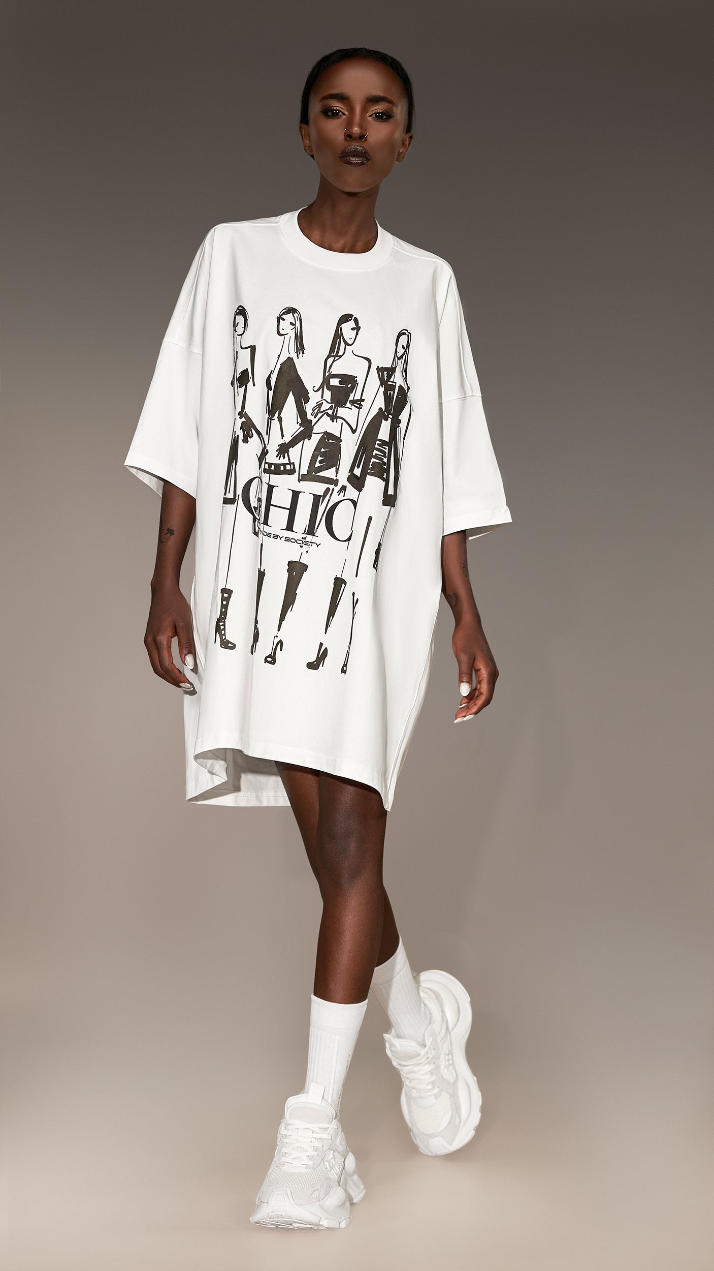 Tricouri femei Tricou oversized "CHIC" - T26346 - Colectia urbana
